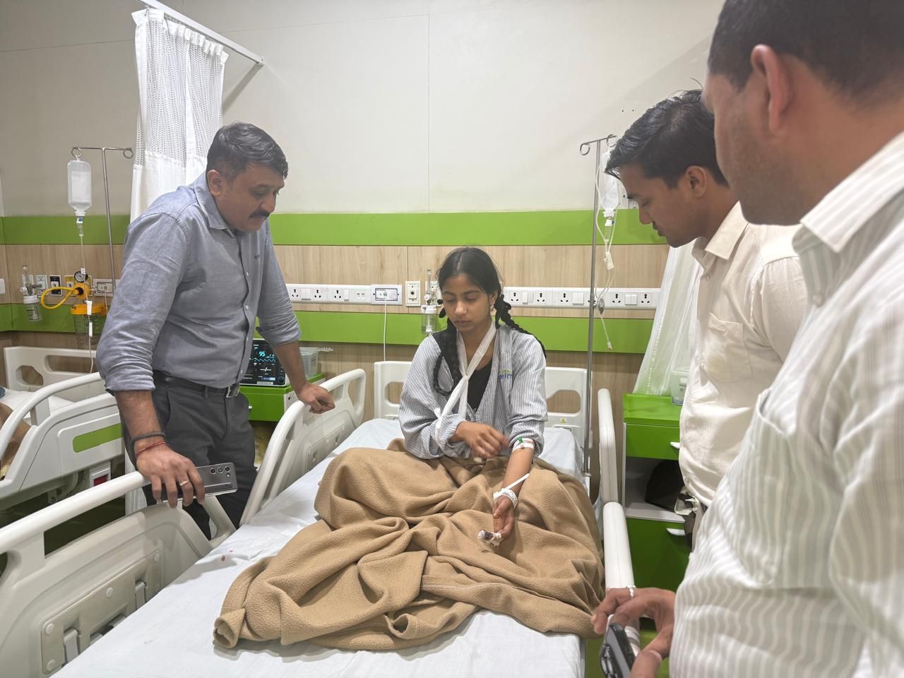 बस पलटी, बच्चे सहित दो की मौत : DunValley Mail: ताज़ा उत्तराखंड और राष्ट्रीय समाचार हिंदी में