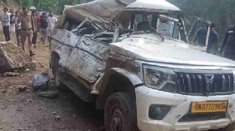 यात्री वाहन पर गिरे पत्थर, 2 की मौत 4 घायल : DunValley Mail: ताज़ा उत्तराखंड और राष्ट्रीय समाचार ...