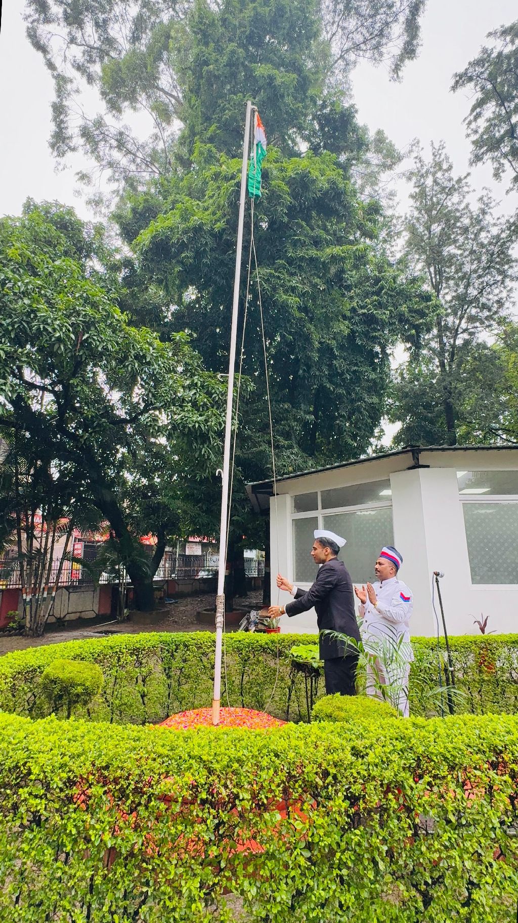 स्वतंत्रता दिवस पर कलेक्ट्रेट परिसर में छाया देश भक्ति का रंग : DunValley Mail: ताज़ा उत्तराखंड ...