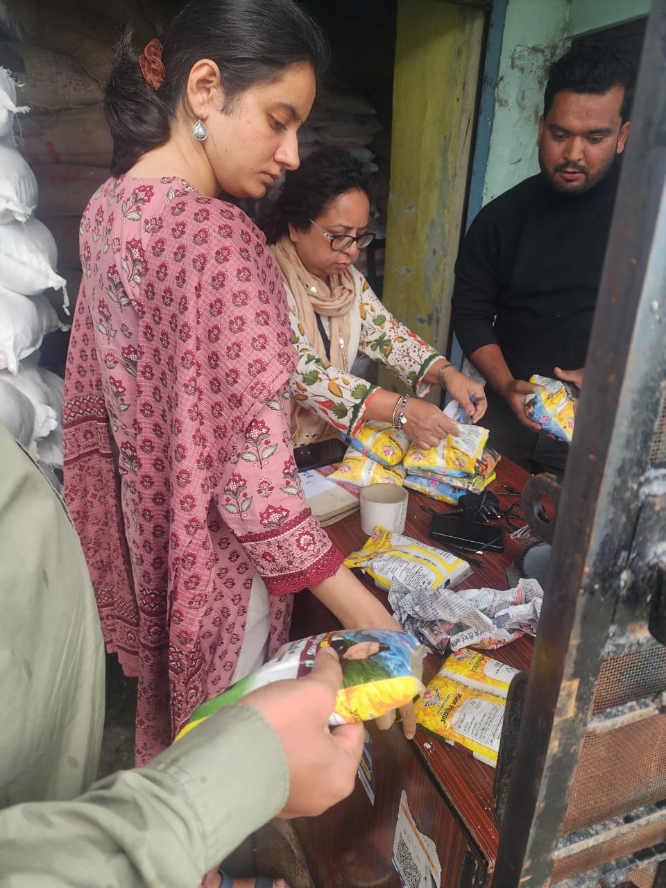 डीएम ने नमक गुणवत्ता जांच के लिए किया औचक निरीक्षण : DunValley Mail: ताज़ा उत्तराखंड और ...